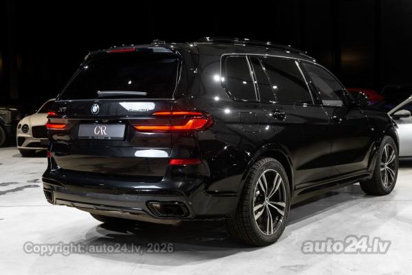 Black BMW X7 2025 in Riga, with an engine capacity of 3.00 L and mileage of 3 thousand km for 113740 €, photo 4 on AUTOMOTO.COM.LV