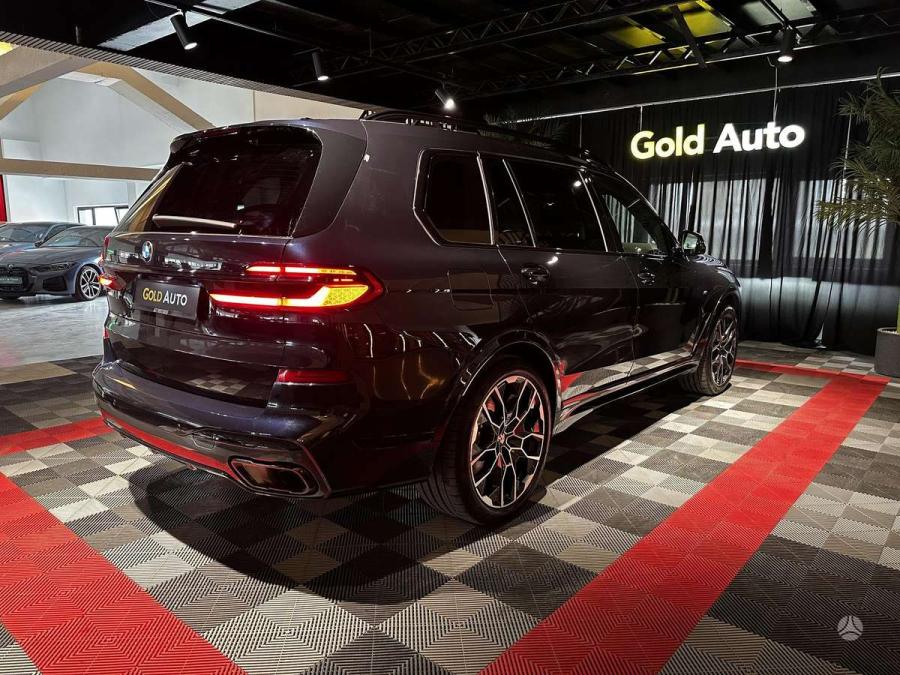 Black BMW X7 2025 in Vilnius, with an engine capacity of 2.99 L and mileage of 27 thousand km for 108000 €, photo 4 on AUTOMOTO.COM.LV
