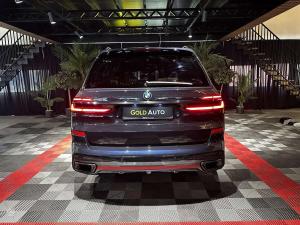 Black BMW X7 2025 in Vilnius, with an engine capacity of 2.99 L and mileage of 27 thousand km for 108000 €, photo 6 on AUTOMOTO.COM.LV