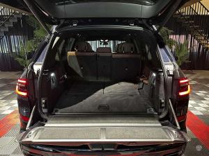 Black BMW X7 2025 in Vilnius, with an engine capacity of 2.99 L and mileage of 27 thousand km for 108000 €, photo 10 on AUTOMOTO.COM.LV