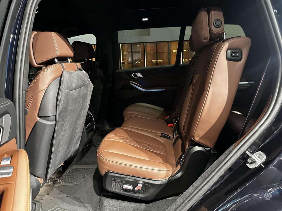 Black BMW X7 2025 in Vilnius, with an engine capacity of 2.99 L and mileage of 27 thousand km for 108000 €, photo 14 on AUTOMOTO.COM.LV