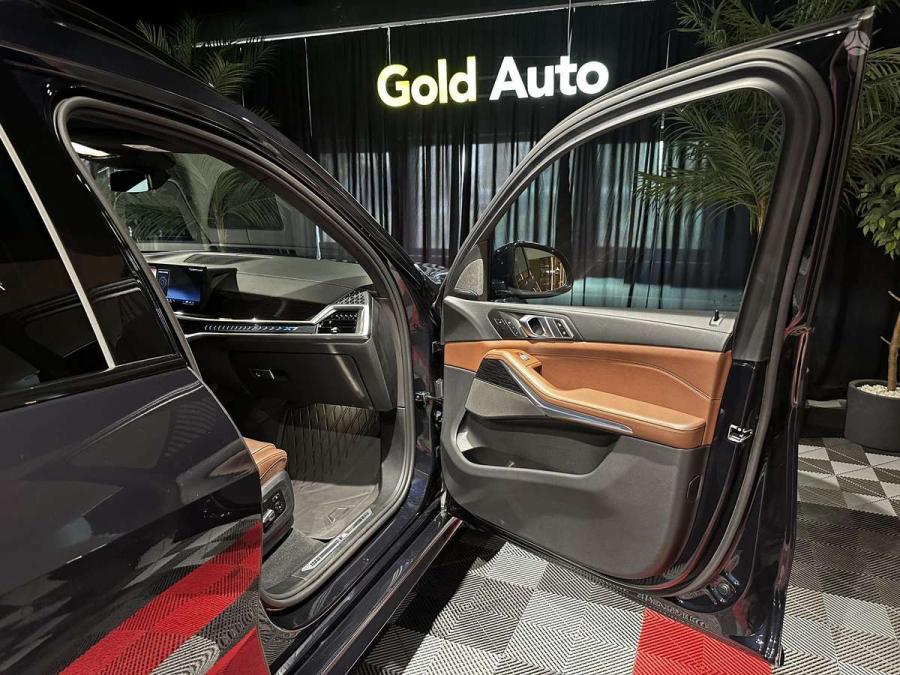 Black BMW X7 2025 in Vilnius, with an engine capacity of 2.99 L and mileage of 27 thousand km for 108000 €, photo 17 on AUTOMOTO.COM.LV