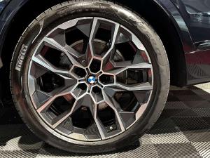 Black BMW X7 2025 in Vilnius, with an engine capacity of 2.99 L and mileage of 27 thousand km for 108000 €, photo 22 on AUTOMOTO.COM.LV