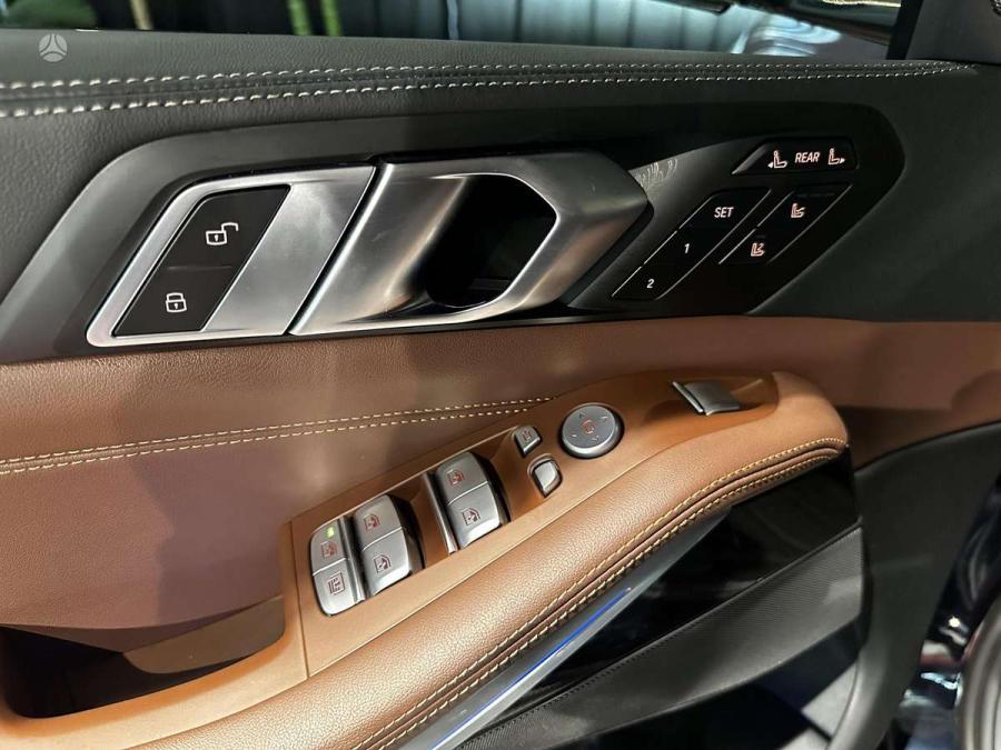 Black BMW X7 2025 in Vilnius, with an engine capacity of 2.99 L and mileage of 27 thousand km for 108000 €, photo 23 on AUTOMOTO.COM.LV