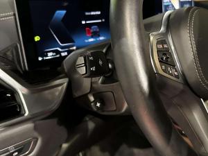 Black BMW X7 2025 in Vilnius, with an engine capacity of 2.99 L and mileage of 27 thousand km for 108000 €, photo 25 on AUTOMOTO.COM.LV