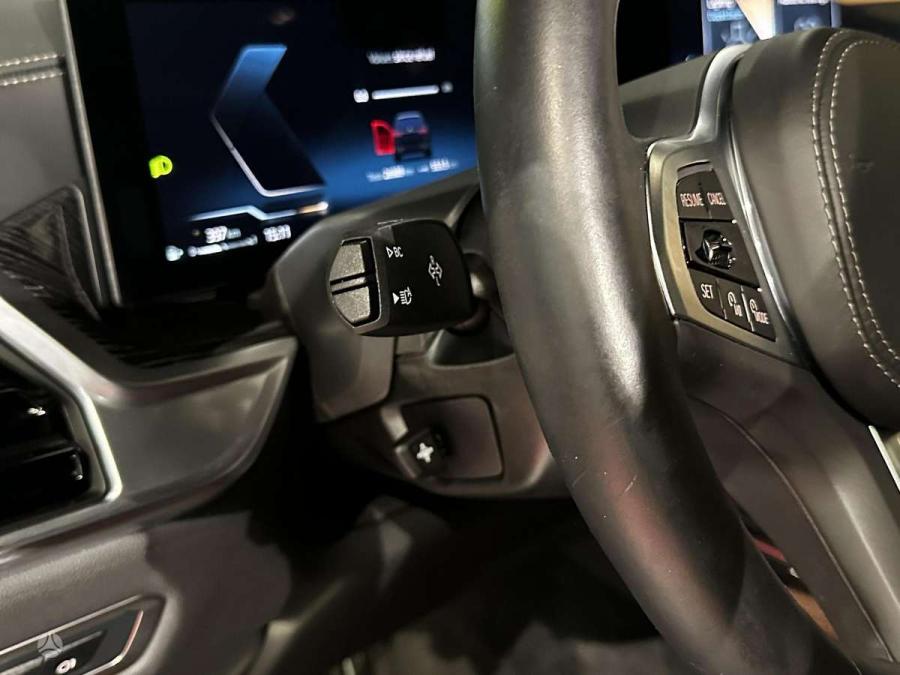 Black BMW X7 2025 in Vilnius, with an engine capacity of 2.99 L and mileage of 27 thousand km for 108000 €, photo 25 on AUTOMOTO.COM.LV