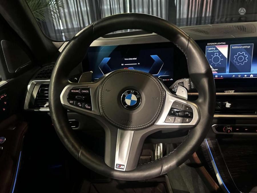 Black BMW X7 2025 in Vilnius, with an engine capacity of 2.99 L and mileage of 27 thousand km for 108000 €, photo 30 on AUTOMOTO.COM.LV