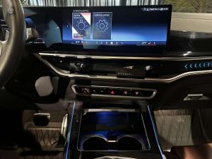 Black BMW X7 2025 in Vilnius, with an engine capacity of 2.99 L and mileage of 27 thousand km for 108000 €, photo 31 on AUTOMOTO.COM.LV