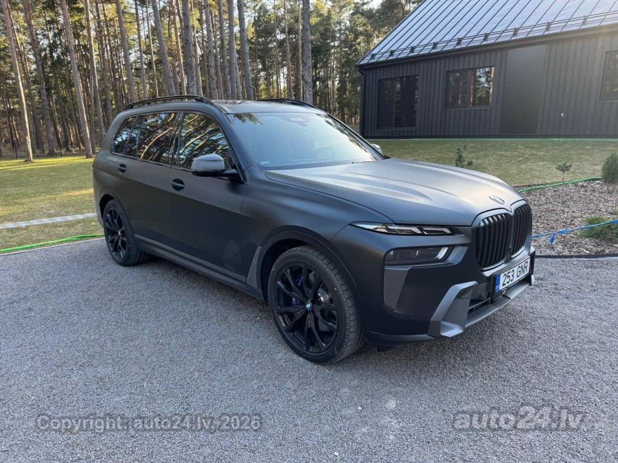 Melns BMW X7 2026 Kuresāre, ar dzinēja tilpumu 3.00 L un nobraukumu 7 tūkst. km par 116000 €, foto 3 vietnē AUTOMOTO.COM.LV