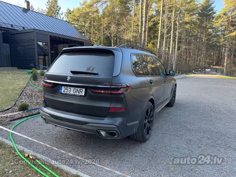 Melns BMW X7 2026 Kuresāre, ar dzinēja tilpumu 3.00 L un nobraukumu 7 tūkst. km par 116000 €, foto 6 vietnē AUTOMOTO.COM.LV