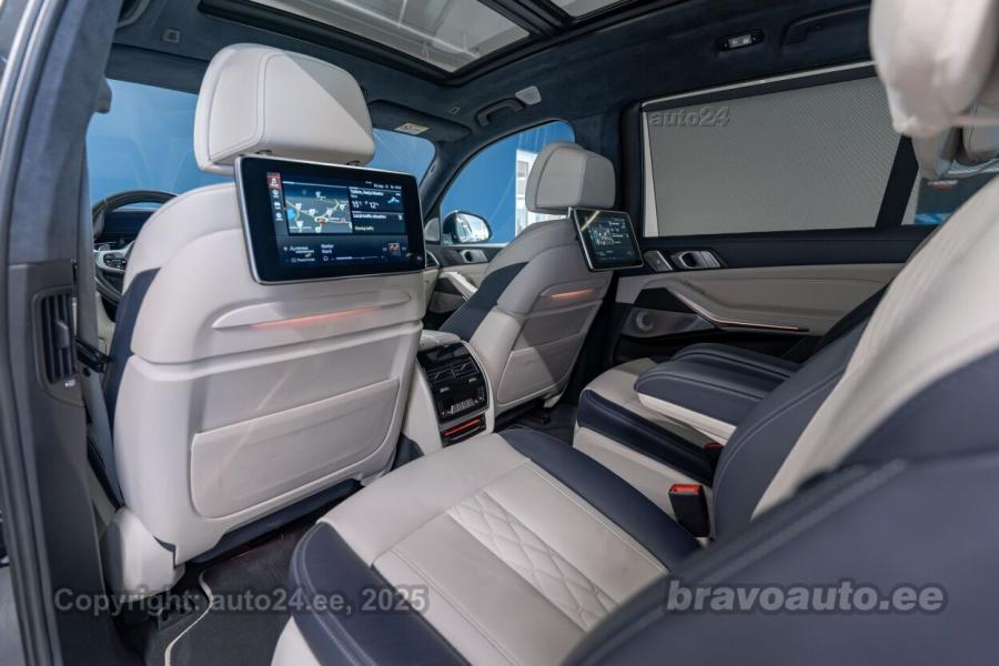 Black BMW X7 2019 in Tallinn, with an engine capacity of 2.99 L and mileage of 214 thousand km for 65900 €, photo 9 on AUTOMOTO.COM.LV