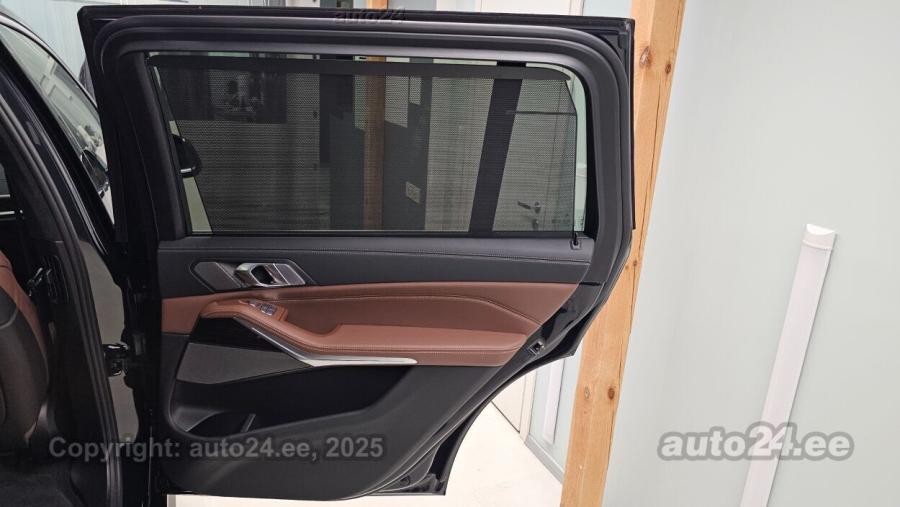 Black BMW X7 2019 in Tallinn, with an engine capacity of 3.00 L and mileage of 65 thousand km for 72995 €, photo 26 on AUTOMOTO.COM.LV