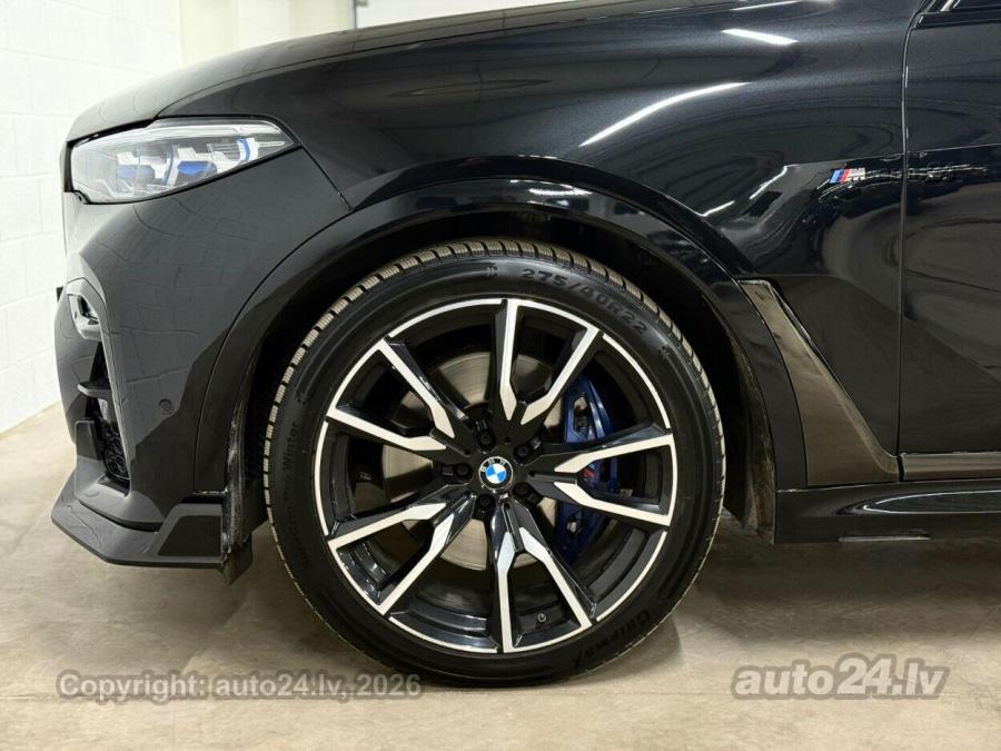 Black BMW X7 2019 in Parnu, with an engine capacity of 3.00 L and mileage of 183 thousand km for 49490 €, photo 9 on AUTOMOTO.COM.LV