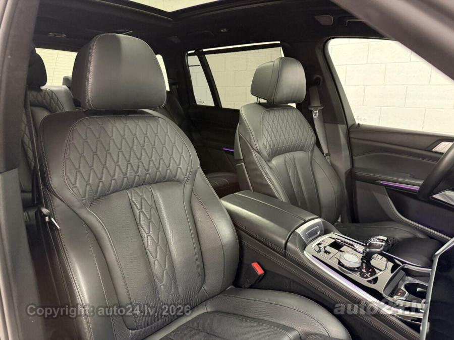Black BMW X7 2019 in Parnu, with an engine capacity of 3.00 L and mileage of 183 thousand km for 49490 €, photo 17 on AUTOMOTO.COM.LV