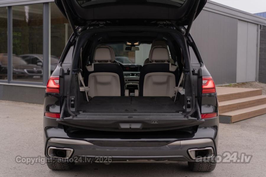 Black BMW X7 2019 in Tallinn, with an engine capacity of 3.00 L and mileage of 215 thousand km for 59950 €, photo 5 on AUTOMOTO.COM.LV