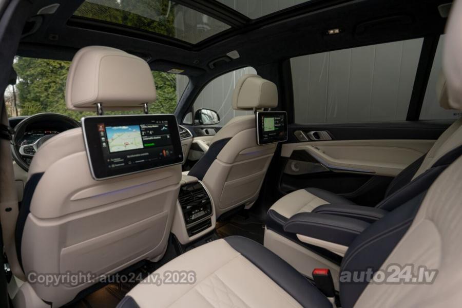 Black BMW X7 2019 in Tallinn, with an engine capacity of 3.00 L and mileage of 215 thousand km for 59950 €, photo 11 on AUTOMOTO.COM.LV