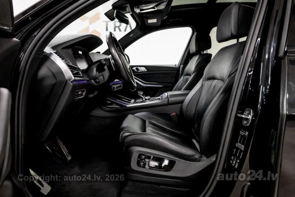 Black BMW X7 2019 in Parnu, with an engine capacity of 3.00 L and mileage of 154 thousand km for 47990 €, photo 10 on AUTOMOTO.COM.LV