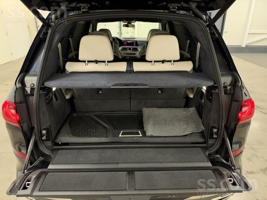 Черный БМВ X7 2019 в Таллин, объемом двигателя 3.00 л и пробегом 186 тыс. км за 44490 €, фото 32 на AUTOMOTO.COM.LV