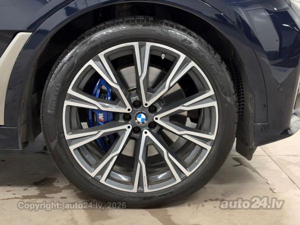 Black BMW X7 2019 in Parnu, with an engine capacity of 3.00 L and mileage of 186 thousand km for 44490 €, photo 9 on AUTOMOTO.COM.LV
