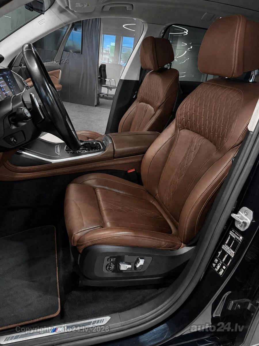 Melns BMW X7 2020 Tallina, ar dzinēja tilpumu 3.00 L un nobraukumu 93 tūkst. km par 63900 €, foto 19 vietnē AUTOMOTO.COM.LV