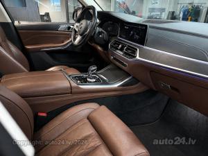 Melns BMW X7 2020 Tallina, ar dzinēja tilpumu 3.00 L un nobraukumu 93 tūkst. km par 63900 €, foto 24 vietnē AUTOMOTO.COM.LV
