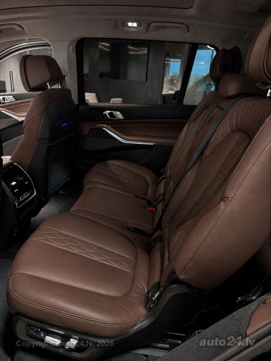 Melns BMW X7 2020 Tallina, ar dzinēja tilpumu 3.00 L un nobraukumu 93 tūkst. km par 63900 €, foto 26 vietnē AUTOMOTO.COM.LV