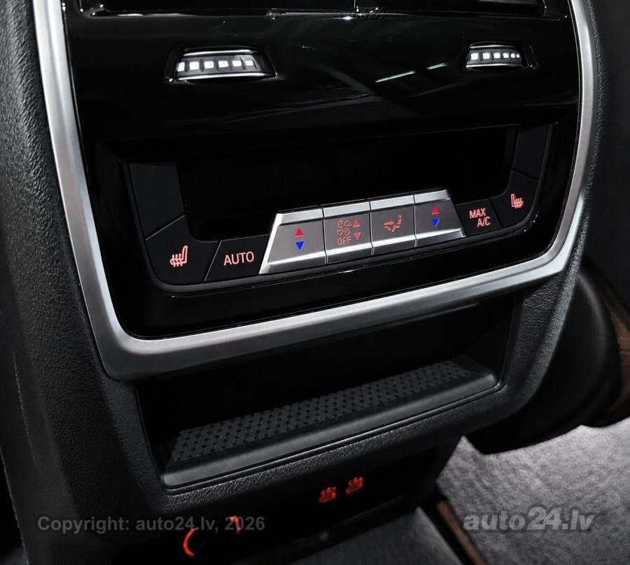 Melns BMW X7 2020 Tallina, ar dzinēja tilpumu 3.00 L un nobraukumu 93 tūkst. km par 63900 €, foto 27 vietnē AUTOMOTO.COM.LV