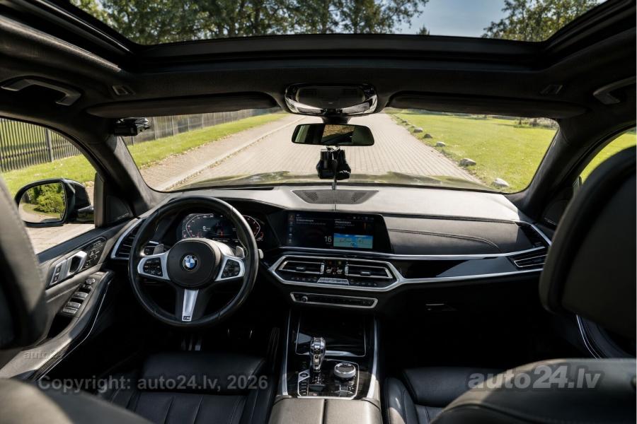 Black BMW X7 2020 in Riga, with an engine capacity of 4.40 L and mileage of 115 thousand km for 62900 €, photo 9 on AUTOMOTO.COM.LV