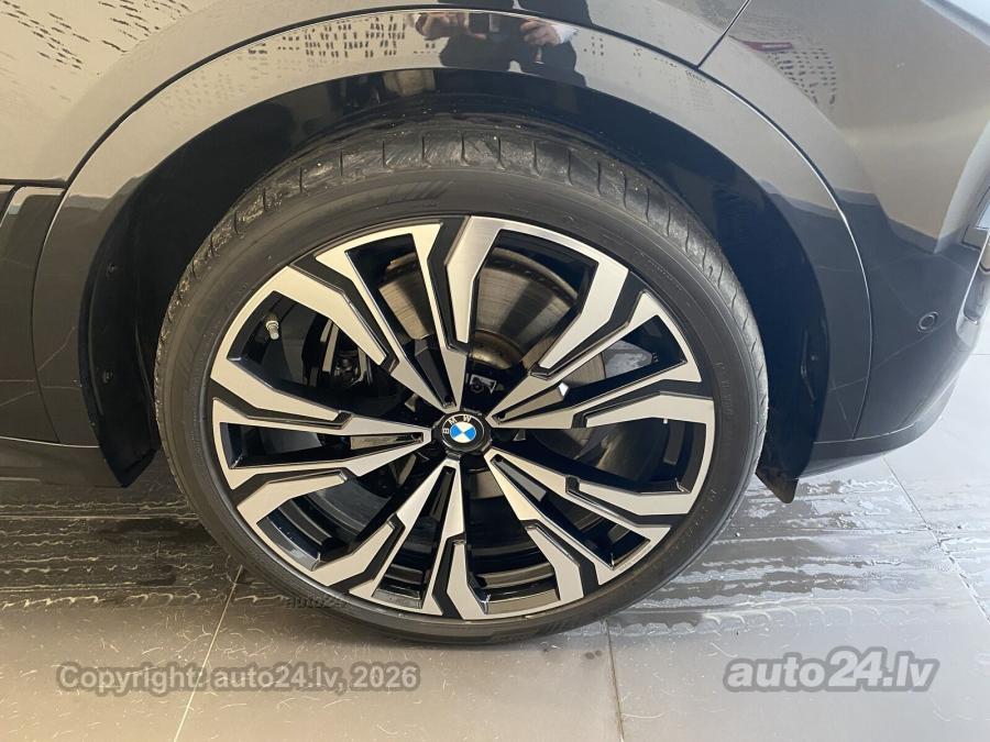Melns BMW X7 2024 Tallina, ar dzinēja tilpumu 4.40 L un nobraukumu 30 tūkst. km par 118900 €, foto 8 vietnē AUTOMOTO.COM.LV