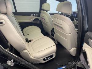 Melns BMW X7 2024 Tallina, ar dzinēja tilpumu 4.40 L un nobraukumu 30 tūkst. km par 118900 €, foto 10 vietnē AUTOMOTO.COM.LV