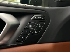 Blue BMW X7 2019 in Riga, with an engine capacity of 3.00 L and mileage of 134 thousand km for 73000 €, photo 8 on AUTOMOTO.COM.LV