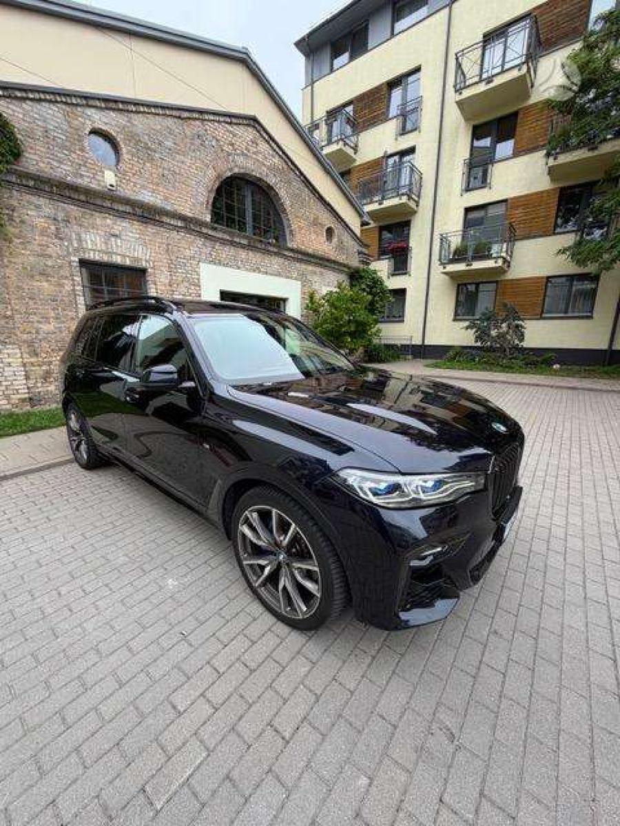 Blue BMW X7 2021 in Vilnius, with an engine capacity of 3.00 L and mileage of 172 thousand km for 48500 €, photo 3 on AUTOMOTO.COM.LV