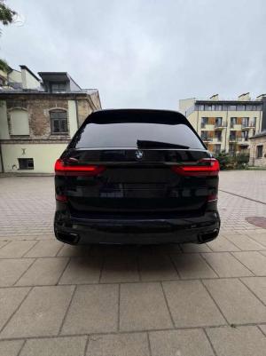 Blue BMW X7 2021 in Vilnius, with an engine capacity of 3.00 L and mileage of 172 thousand km for 48500 €, photo 5 on AUTOMOTO.COM.LV