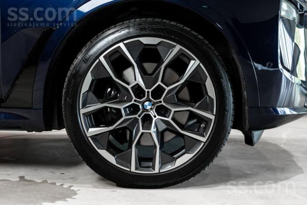 Blue BMW X7 2024 in Riga, with an engine capacity of 3.00 L and mileage of 55 thousand km for 90629 €, photo 7 on AUTOMOTO.COM.LV