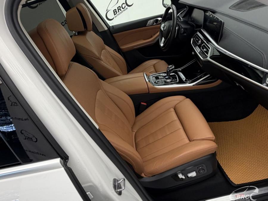 BMW X7 2022 in Vilnius, with an engine capacity of 3.00 L and mileage of 64 thousand km for 56000 €, photo 6 on AUTOMOTO.COM.LV