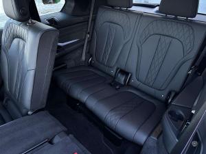 BMW X7 2023 in Kaunas, with an engine capacity of 4.40 L and mileage of 47 thousand km for 109771 €, photo 13 on AUTOMOTO.COM.LV
