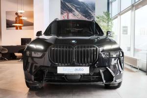 BMW X7 2024 in Kaunas, with an engine capacity of 3.00 L and mileage of 28 thousand km for 96795 €, photo 2 on AUTOMOTO.COM.LV