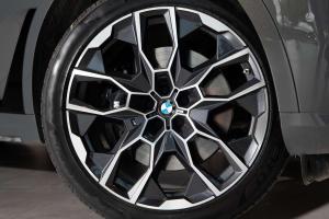 BMW X7 2026 in Kaunas, with an engine capacity of 3.00 L and mileage of 16 thousand km for 95771 €, photo 27 on AUTOMOTO.COM.LV