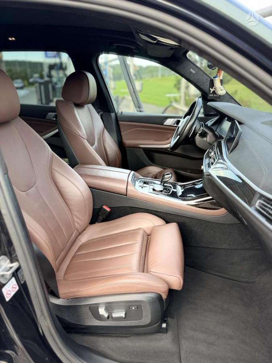 Green BMW X7 2020 in Vilnius, with an engine capacity of 3.00 L and mileage of 87 thousand km for 61900 €, photo 15 on AUTOMOTO.COM.LV