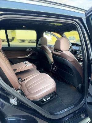 Green BMW X7 2020 in Vilnius, with an engine capacity of 3.00 L and mileage of 87 thousand km for 61900 €, photo 16 on AUTOMOTO.COM.LV