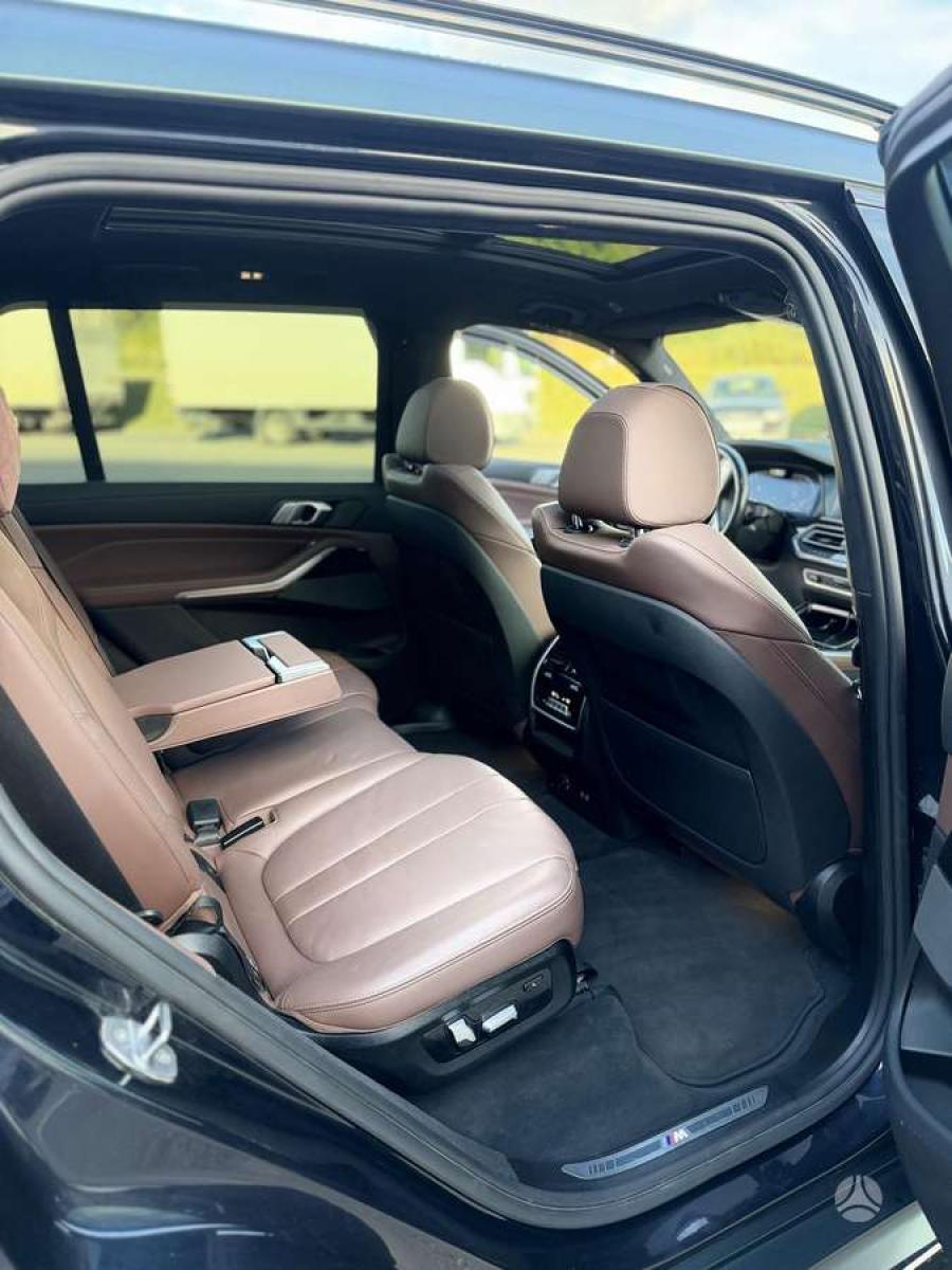 Green BMW X7 2020 in Vilnius, with an engine capacity of 3.00 L and mileage of 87 thousand km for 61900 €, photo 16 on AUTOMOTO.COM.LV