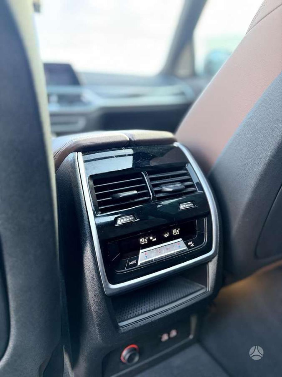 Green BMW X7 2020 in Vilnius, with an engine capacity of 3.00 L and mileage of 87 thousand km for 61900 €, photo 21 on AUTOMOTO.COM.LV