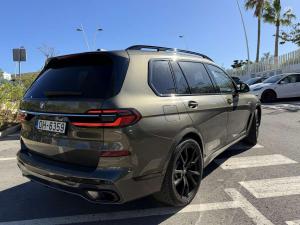 Green BMW X7 2023 in Jurmala, with an engine capacity of 0.40 L and mileage of 33 thousand km for 93300 €, photo 3 on AUTOMOTO.COM.LV