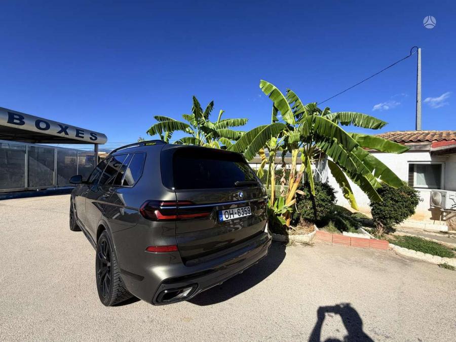 Green BMW X7 2023 in Jurmala, with an engine capacity of 0.40 L and mileage of 33 thousand km for 93300 €, photo 15 on AUTOMOTO.COM.LV