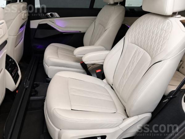 БМВ X7 2023 в Тукумс на AUTOMOTO.COM.LV Зеленый БМВ X7 2023 в Тукумс, объемом двигателя 3.00 л и пробегом 102 тыс. км за 69990 €, фото 4 на AUTOMOTO.COM.LV