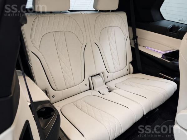 БМВ X7 2023 в Тукумс на AUTOMOTO.COM.LV Зеленый БМВ X7 2023 в Тукумс, объемом двигателя 3.00 л и пробегом 102 тыс. км за 69990 €, фото 5 на AUTOMOTO.COM.LV
