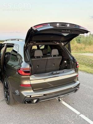 Green BMW X7 2024 in Bauska, with an engine capacity of 4.00 L and mileage of 37 thousand km for 96999 €, photo 7 on AUTOMOTO.COM.LV