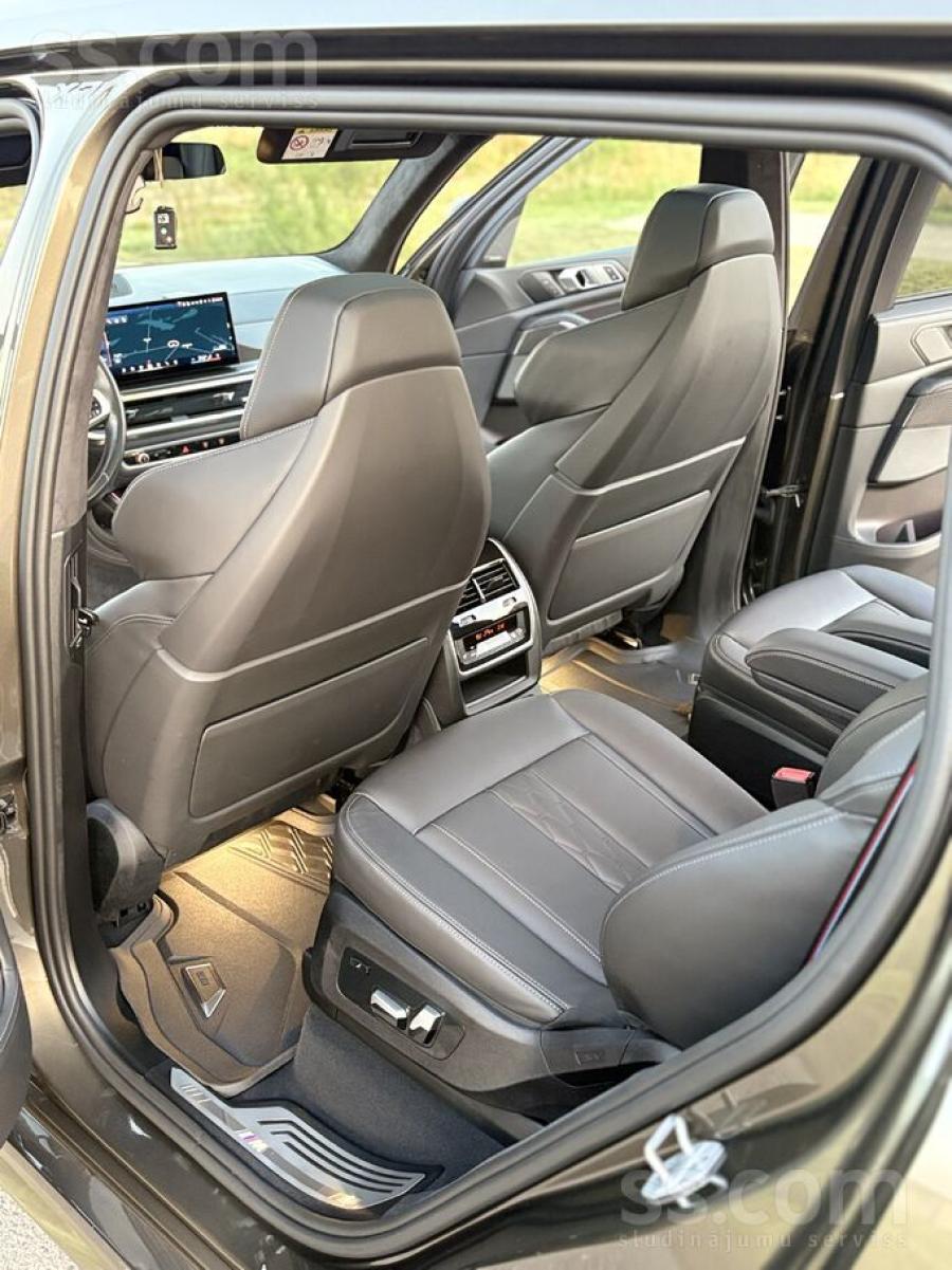 Green BMW X7 2024 in Bauska, with an engine capacity of 4.00 L and mileage of 37 thousand km for 96999 €, photo 15 on AUTOMOTO.COM.LV