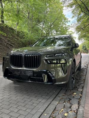 Green BMW X7 2024 in Bauska, with an engine capacity of 4.00 L and mileage of 37 thousand km for 96999 €, photo 27 on AUTOMOTO.COM.LV