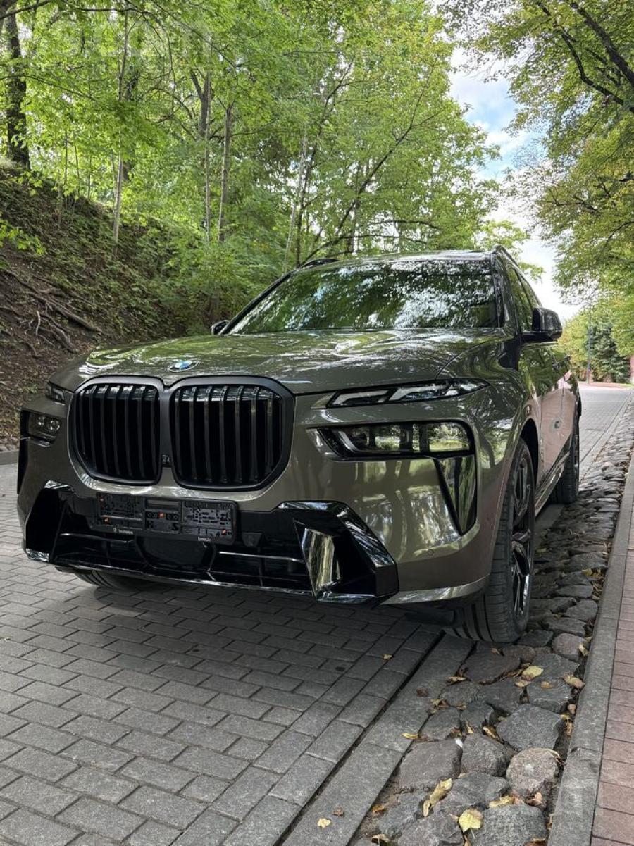 Green BMW X7 2024 in Bauska, with an engine capacity of 4.00 L and mileage of 37 thousand km for 96999 €, photo 27 on AUTOMOTO.COM.LV